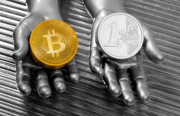 Cryptocurrency vs Traditional Currency: Key Differences and Future